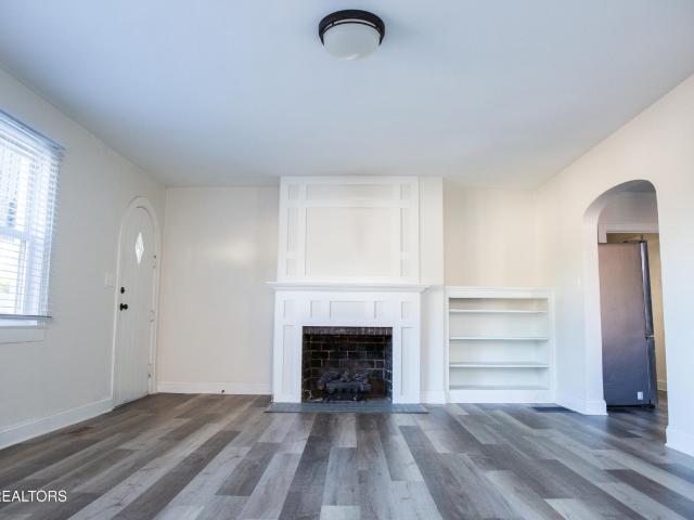 2819 Woodbine Ave