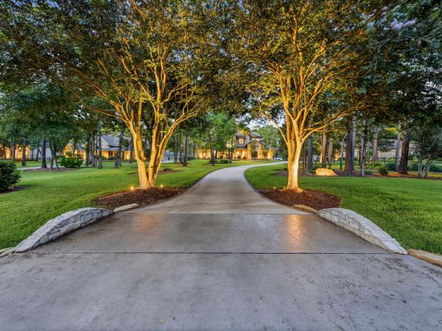 28102 Emerald Oaks