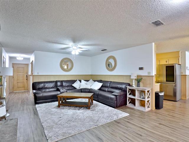 2810 Arrowhead Drive