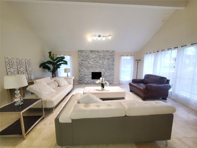 2810 Arrowhead Drive