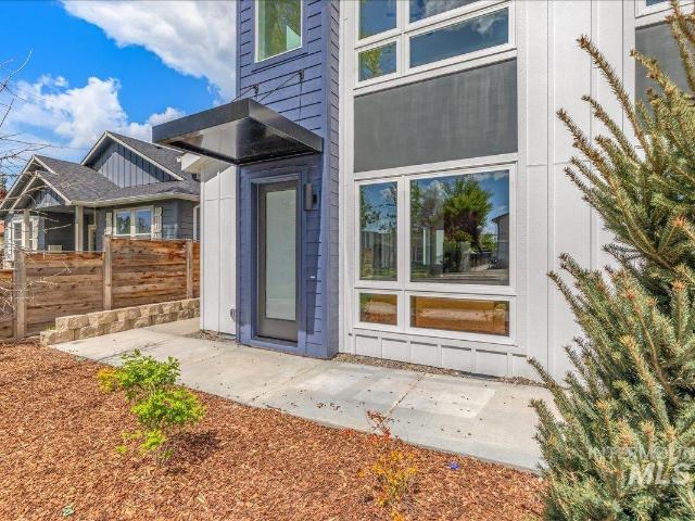 2810 W Bannock St 4