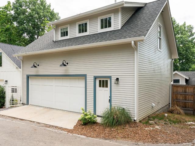 2811 Oakland Ave # B