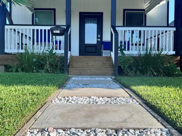 2811 Ave Q 1/2, Galveston, TX 77550 | MLS #20260 | Compass