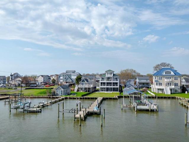 2811 Bay Drive