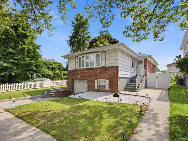 28 11 Clearview Expy, Bayside, NY 11360