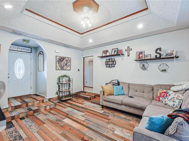 2811 La Mora Lane