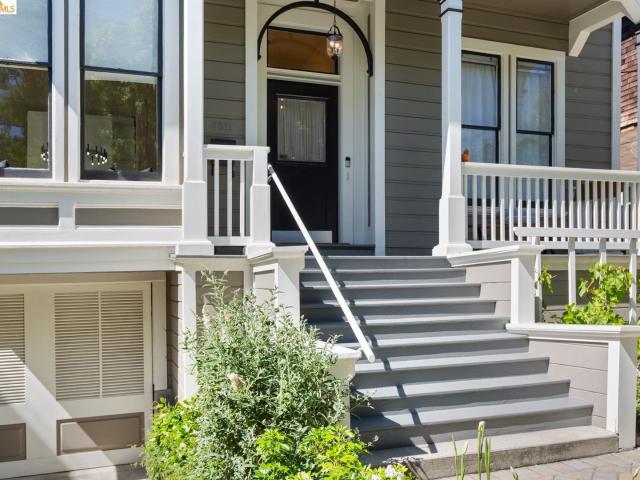 2811 Parker St