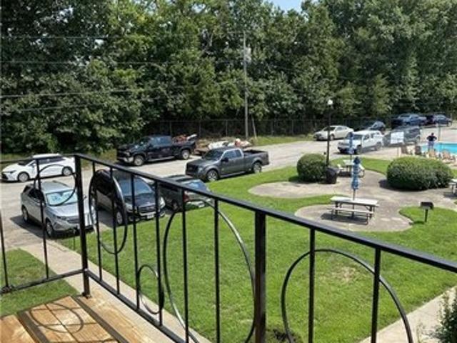 2811 Pembroke Ln Unit C25, Saint Joseph, MO 64506