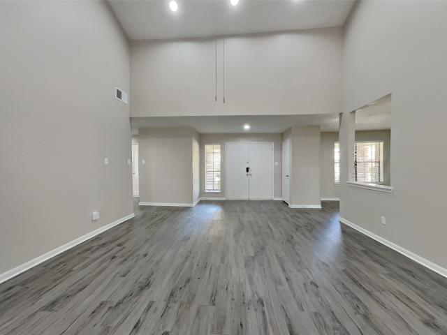 2811 Pineleaf Drive
