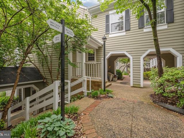 2811 S Woodrow St Apt B, Arlington, VA 22206