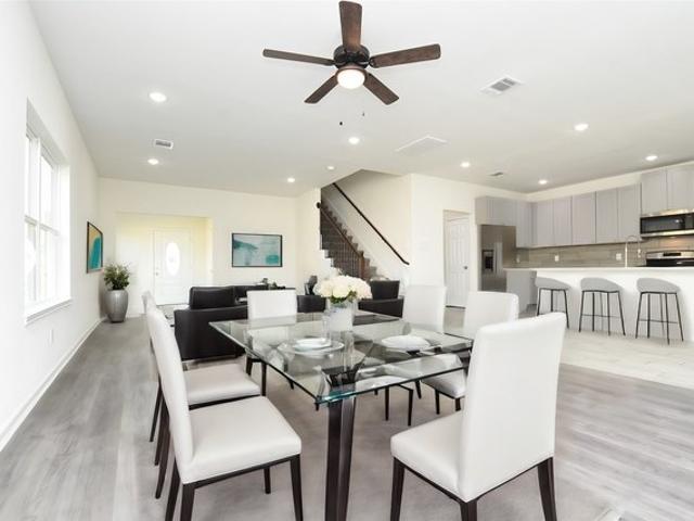2811 Topiary Ln, Houston, TX 77014