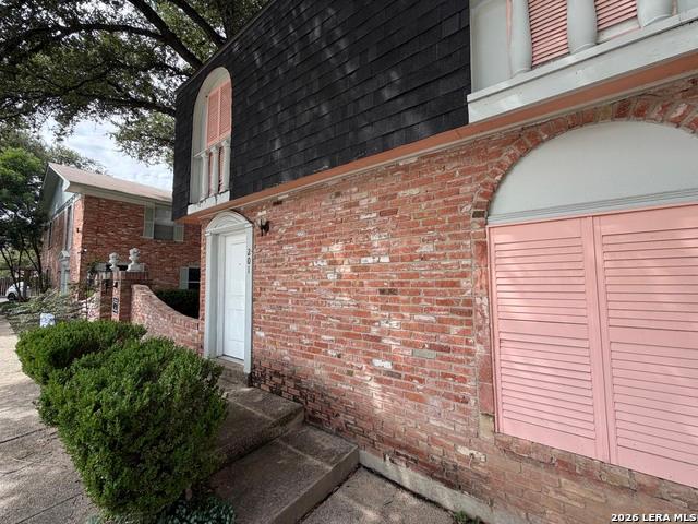 2811 Woodbury, Unit 201