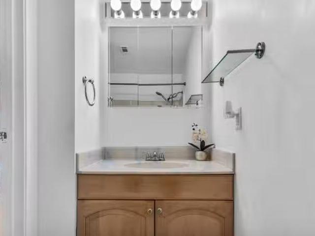 2812 N Auburn Ct, Unit 205 Condos in Palm Springs, CA