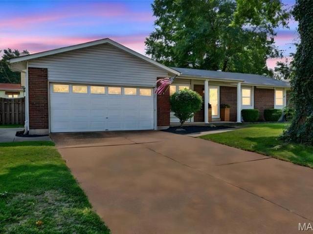 2812 Olde Gloucester Dr, Saint Charles, MO 63301