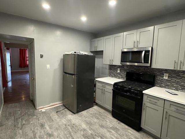 2812 Emerald Street