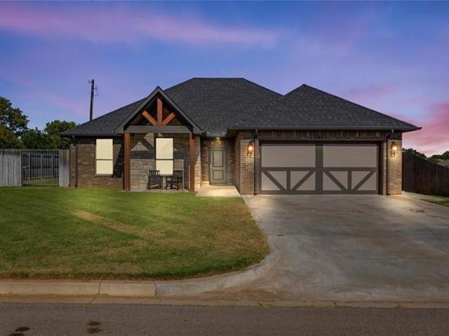 2812 Landrun St, Weatherford, OK 73096