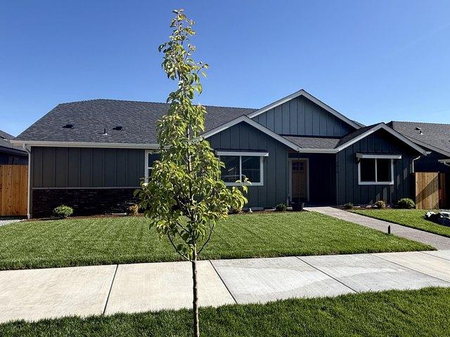 2812 SW Elmer Nelson Ln, Grants Pass, OR 97527
