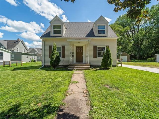 2812 Wood St, Ames, IA 50014