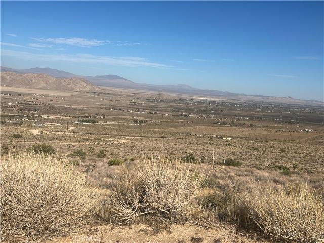 28138 Oriole St, Apple Valley, CA 92308 | MLS #HD25260 | Compass
