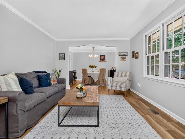 2813 Altadena South Way