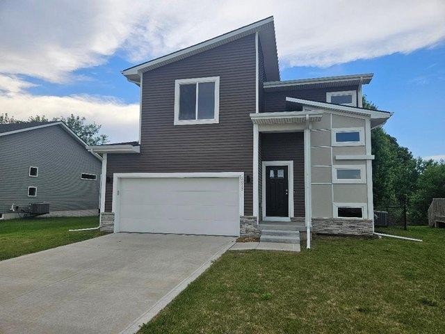 2813 Kestrel St, Norwalk, IA 50211