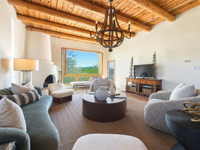 2813 Plaza Verde