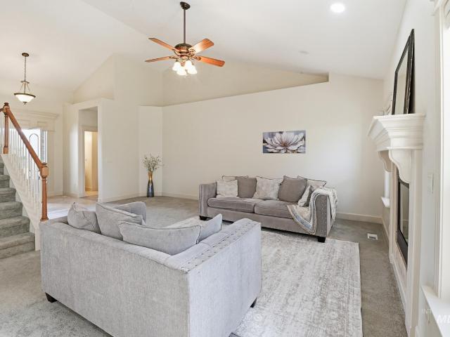 2813 S Bayhill Ct
