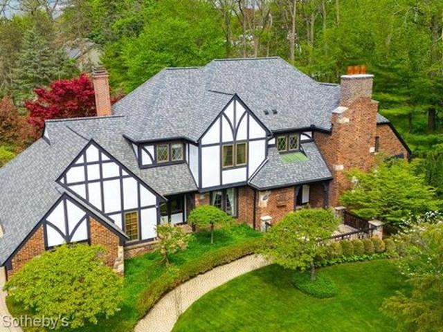 281 Chestnut Cir, Bloomfield Township, MI 48304