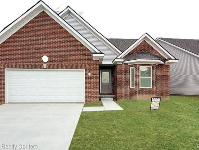 281 Devonshire Dr, Lapeer, MI 48446