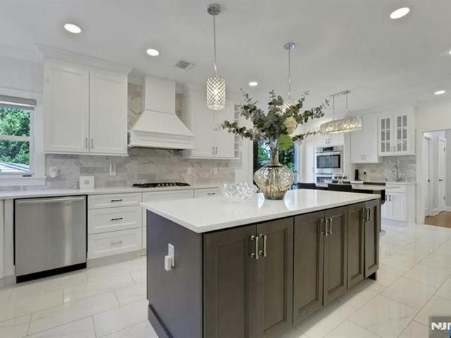 281 Englewood Ave, Teaneck, NJ 07666