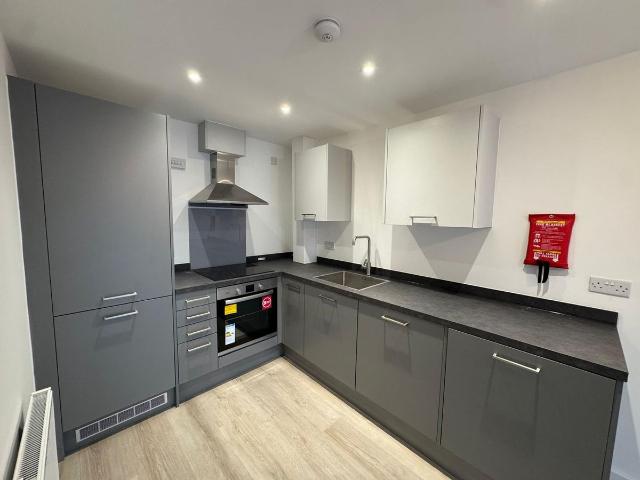 281 Farnborough Road GU14, 1 bed flat to rent, £1,300 pcm | PrimeLocation