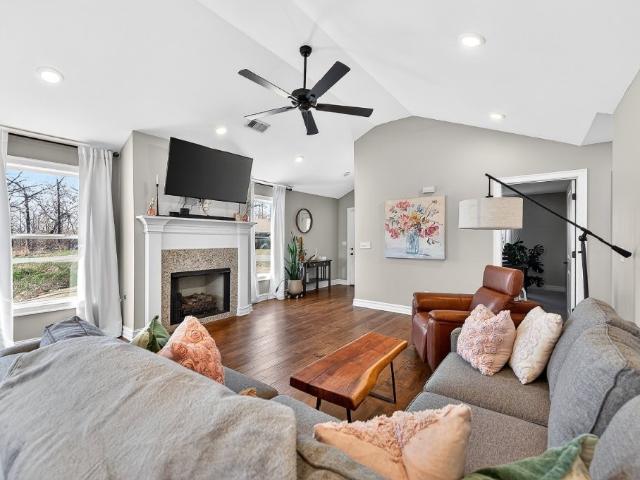 281 Kinross Drive
