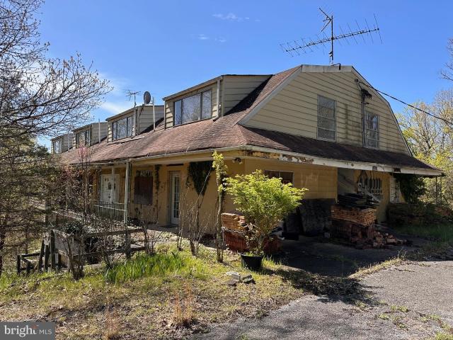 281 Misty Ln, Berkeley Springs, WV 25411 | MLS #WVMO2004