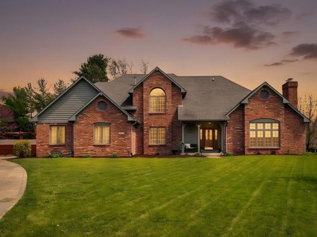 281 Sunrise Cir, Greenwood, IN 46142