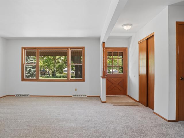 281 W Cartwright