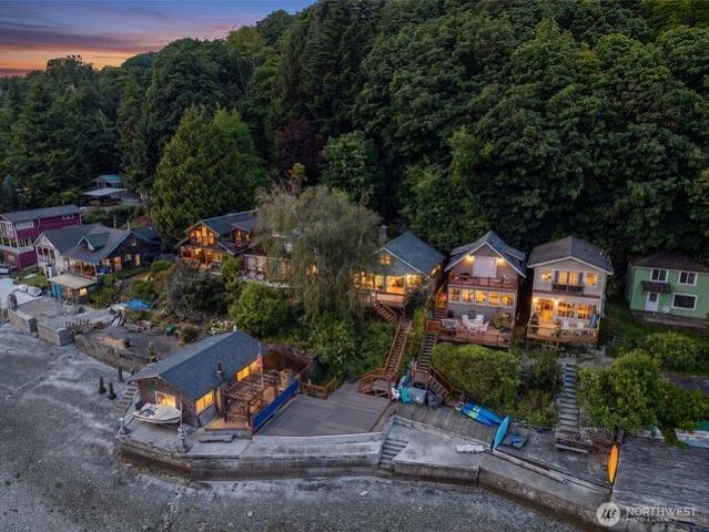 28243 Manzanita Beach Rd SW, Vashon, WA 98070