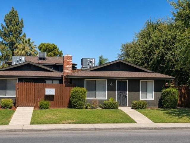 2824 N Half Moon Dr, Bakersfield, CA 93309