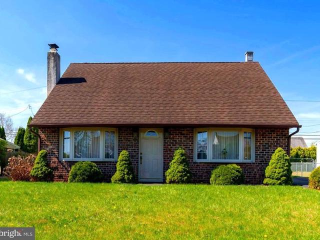 2824 Nature Rd, Philadelphia, PA 19154