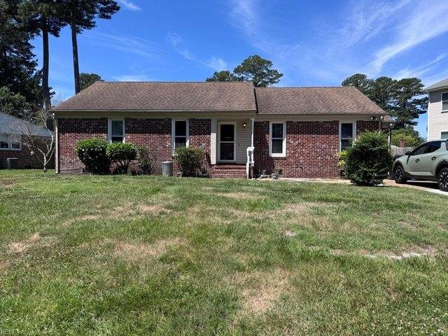 2824 Augusta Cir, Virginia Beach, VA 23453