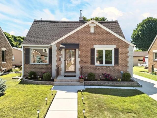 2824 S 8th St, Sheboygan, WI 53081