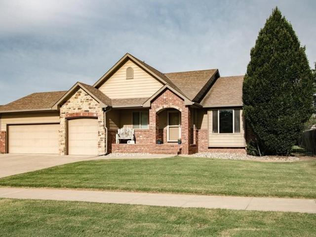 2825 N Emerson Cir, Derby, KS 67037