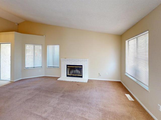 2825 Cashew St