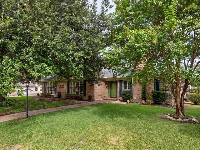 2825 Chimney Hill Drive