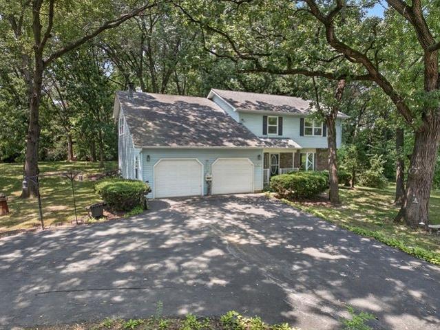 2825 Kingston Dr, Island Lake, IL 60042