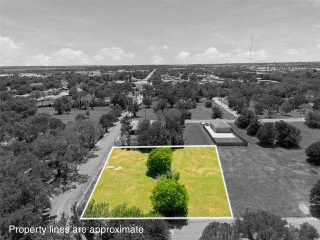 2825 S 7th St, Waco, TX 76706