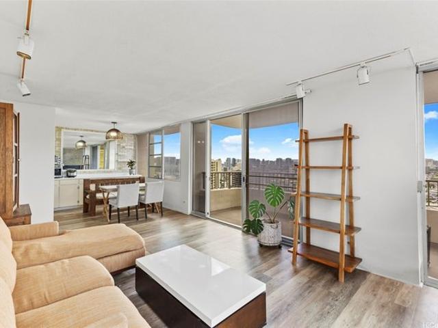 2825 S King St Apt 2504, Honolulu, HI 96826