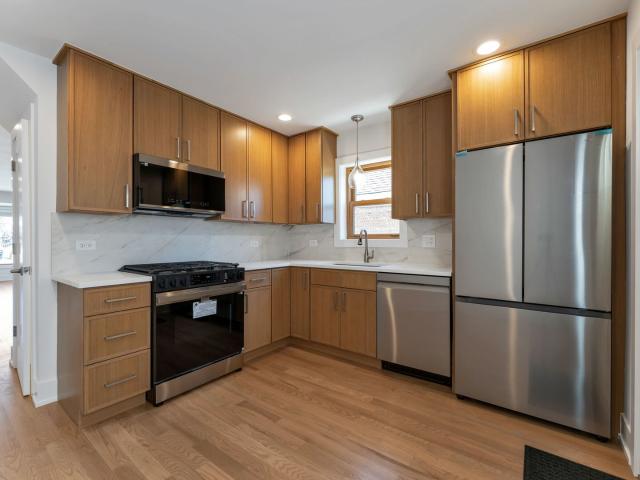 2825 W 84th Place