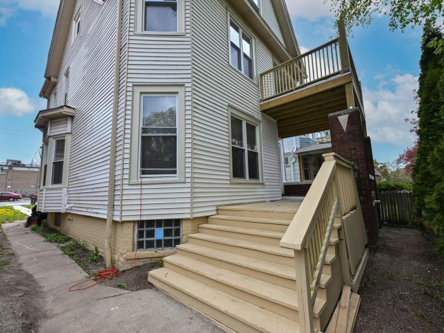 2825 W Juneau Ave