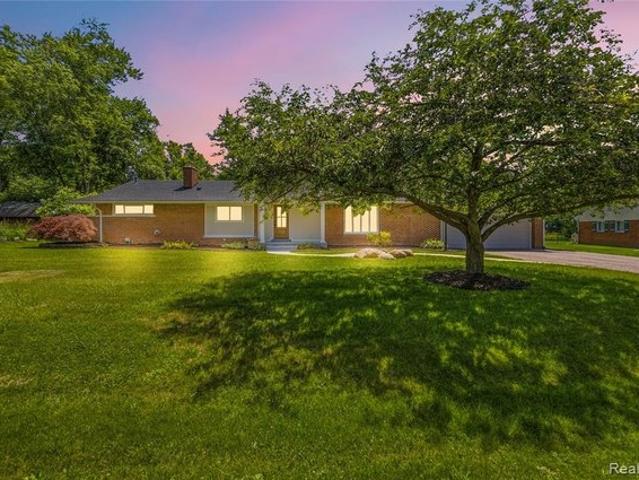 28264 Bayberry Rd, Farmington Hills, MI 48331
