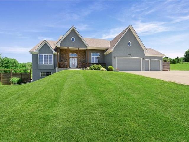 28265 Overbrook Rd, Paola, KS 66071